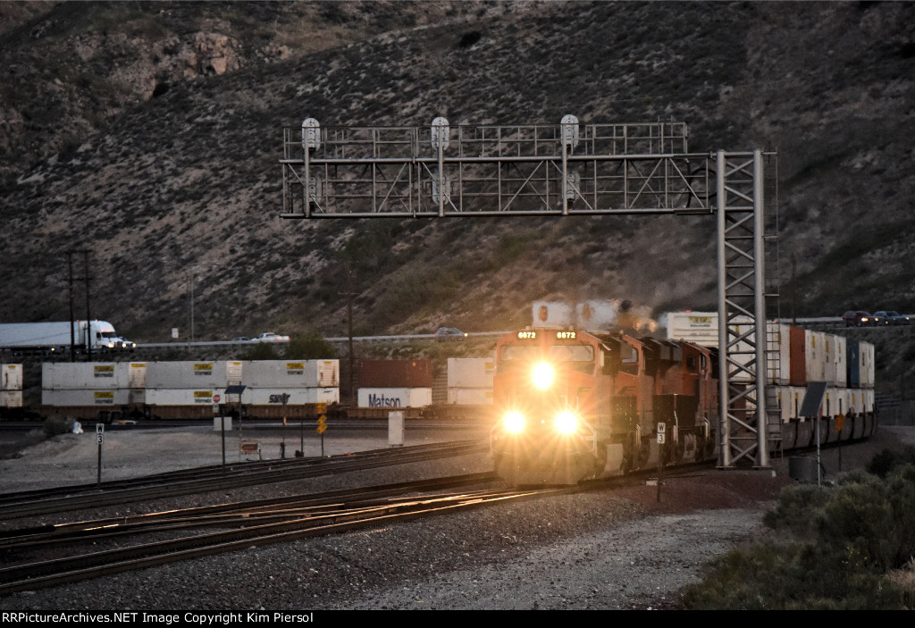 BNSF 6672 - Early Morning on Cajon Pass